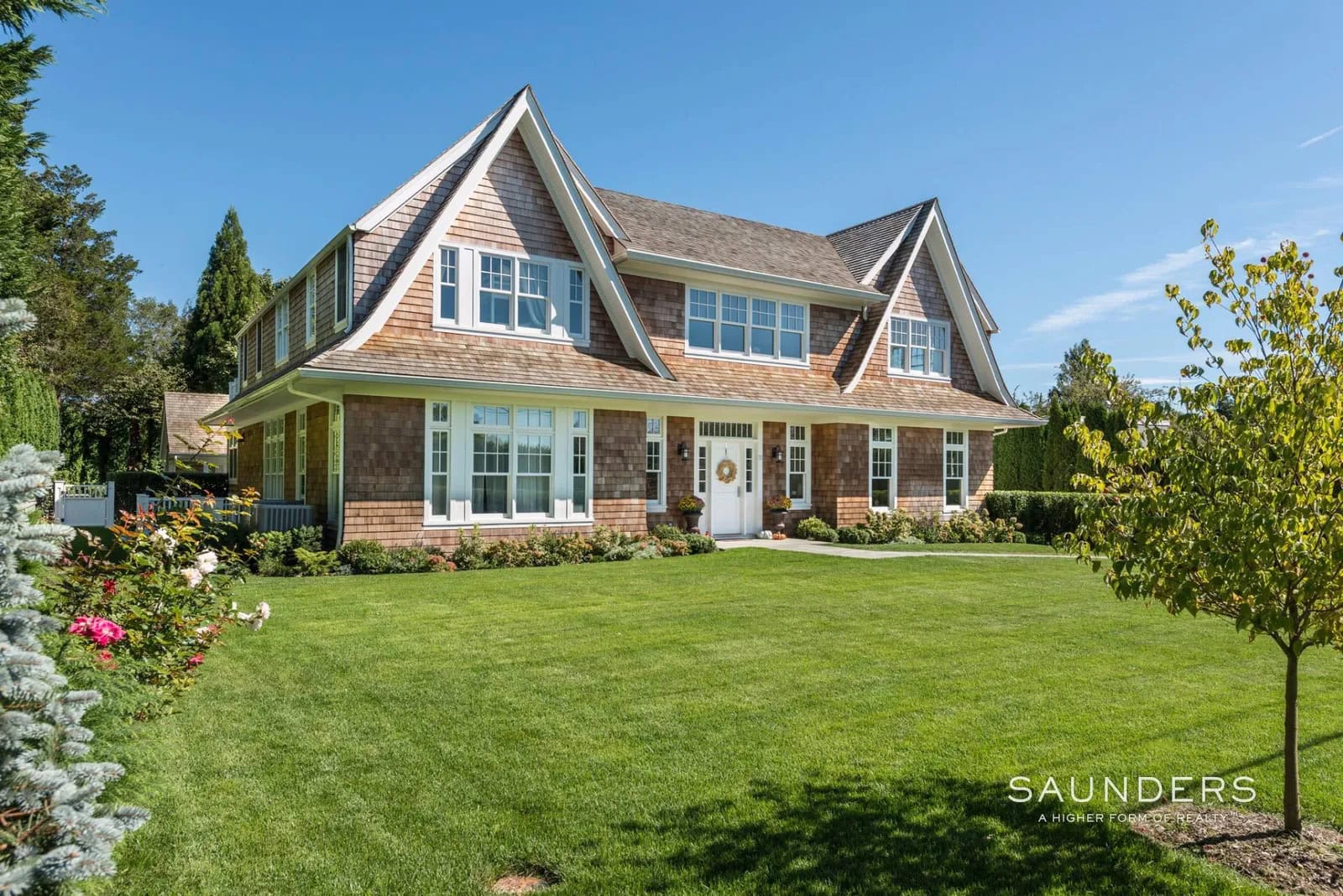 Spectacular Traditional With Access to Mecox Bay - Hamptons.com